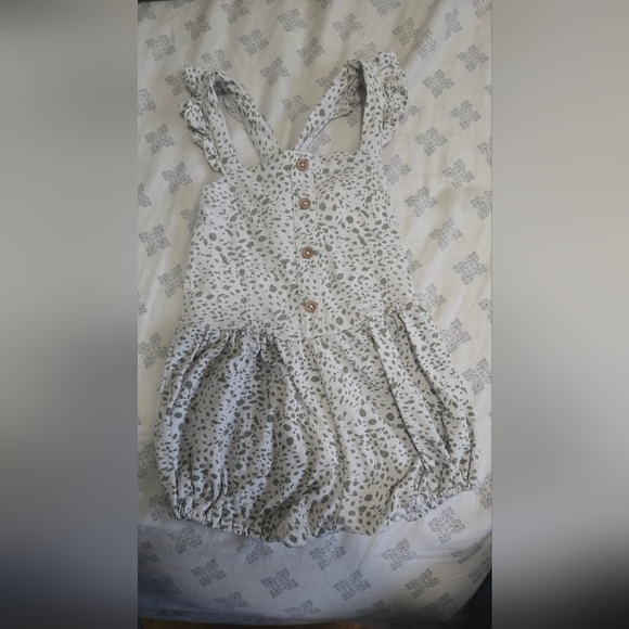 Jessica Simpson | One Pieces | Jessica Simpson Kids Gray Spotted Romper ...